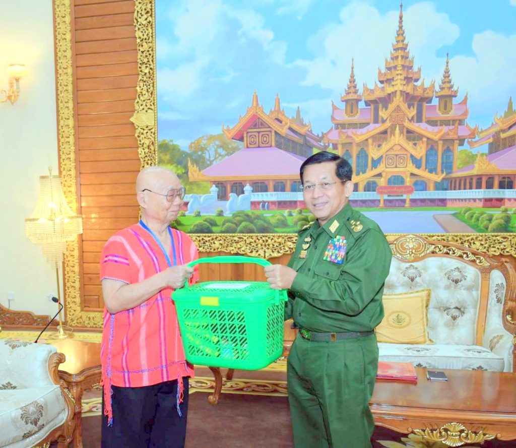 နိုင်ငံတော်စီမံအုပ်ချုပ်ရေးကောင်စီဥက္ကဋ္ဌအား Nca လက်မှတ်ရေးထိုးခဲ့သည့် ကရင်တိုင်းရင်းသားခေါင